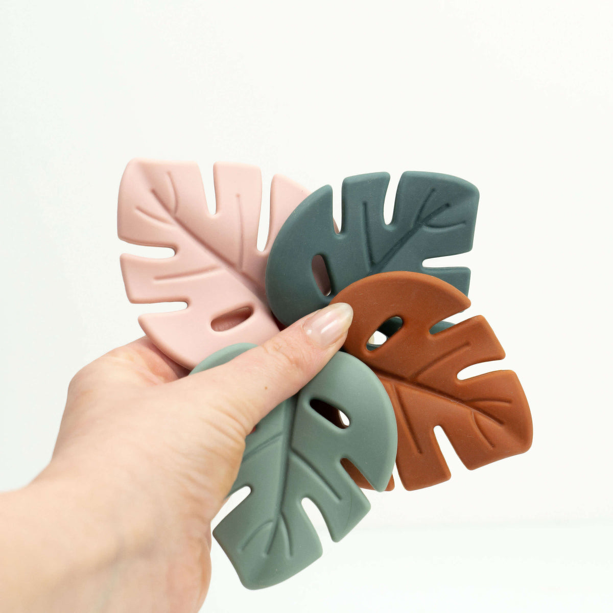 4-Pack Silicone Leaf Teethers – embé®